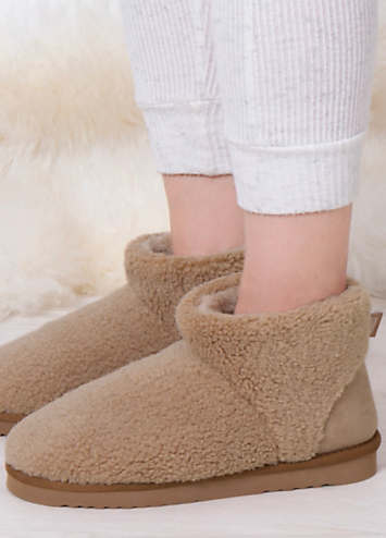 Totes Ladies Natural Curly Fur Boot Slippers | Curvissa